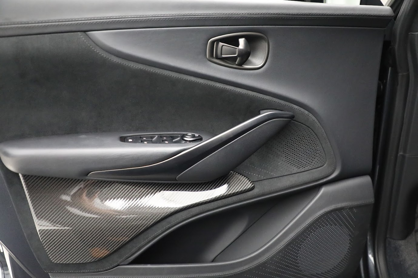 Pre-Owned 2024 Aston Martin DBX For Sale ($162,900) | Aston Martin of Greenwich Stock #A1880